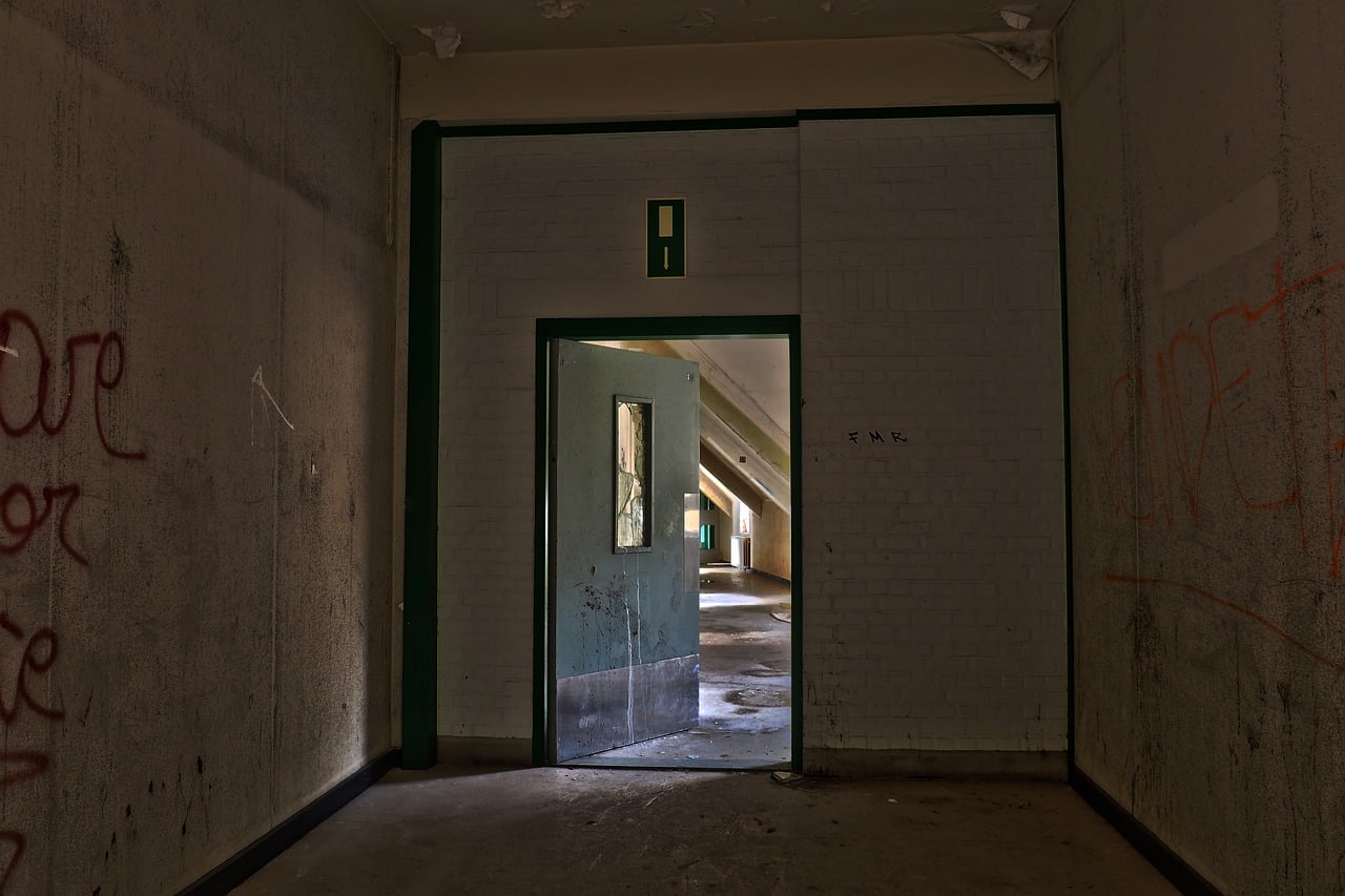 How To Experience Your Inner World: An Eerie Ritual Game To Play