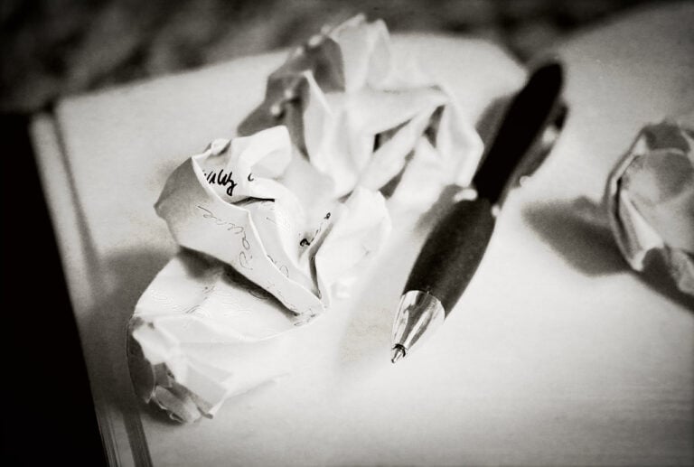 The Yellow Pen & White Paper Game: How To Go To Another World